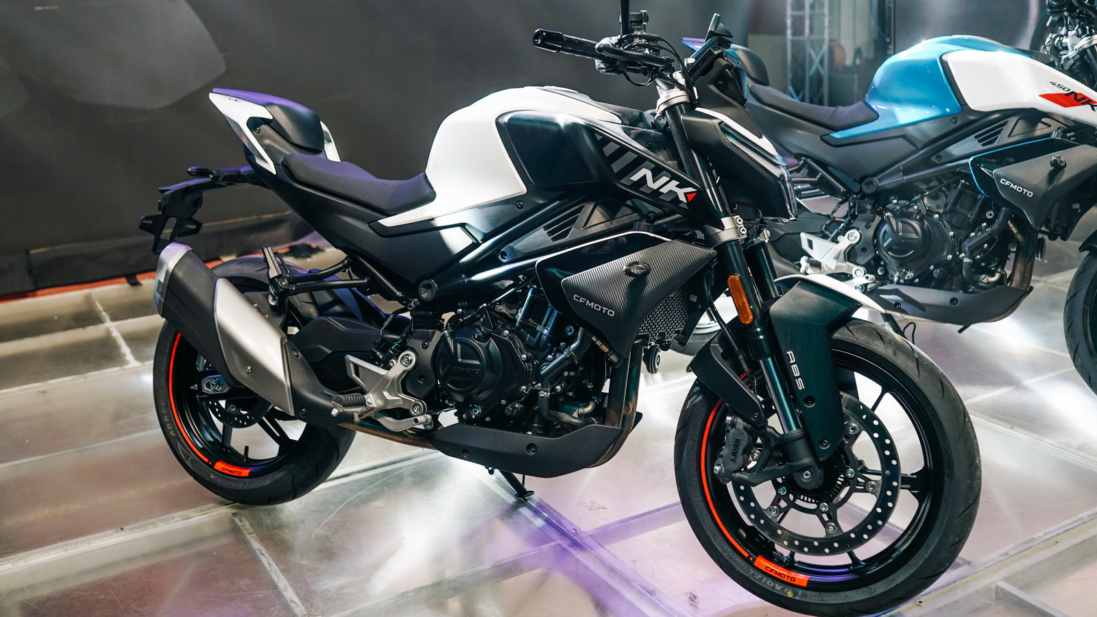 Έφτασε στην Ελλάδα η CFMOTO 450NK - cfmoto